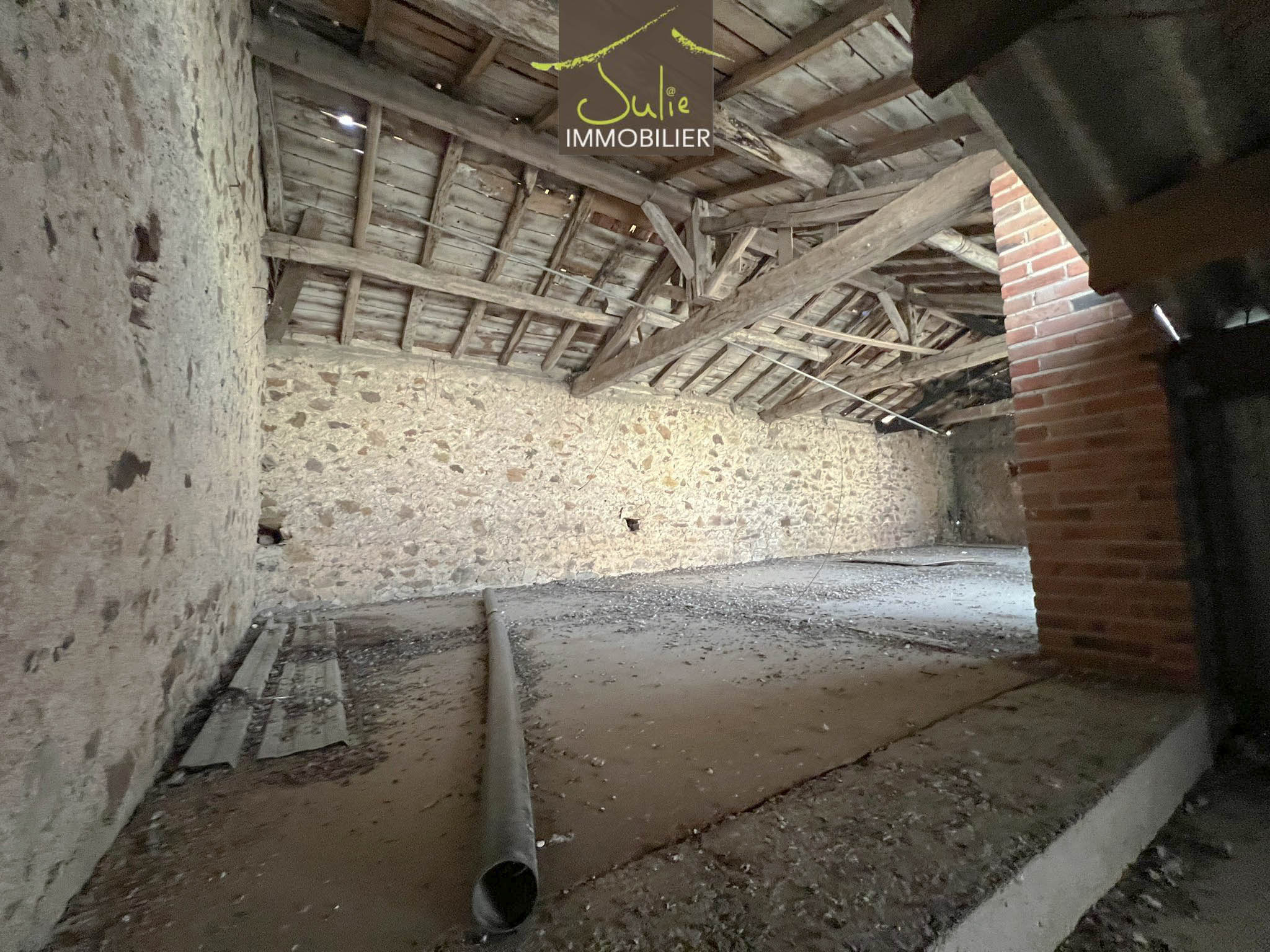 Vente Grange à rénover avec dépendances attenantes sur terrain de 117m².